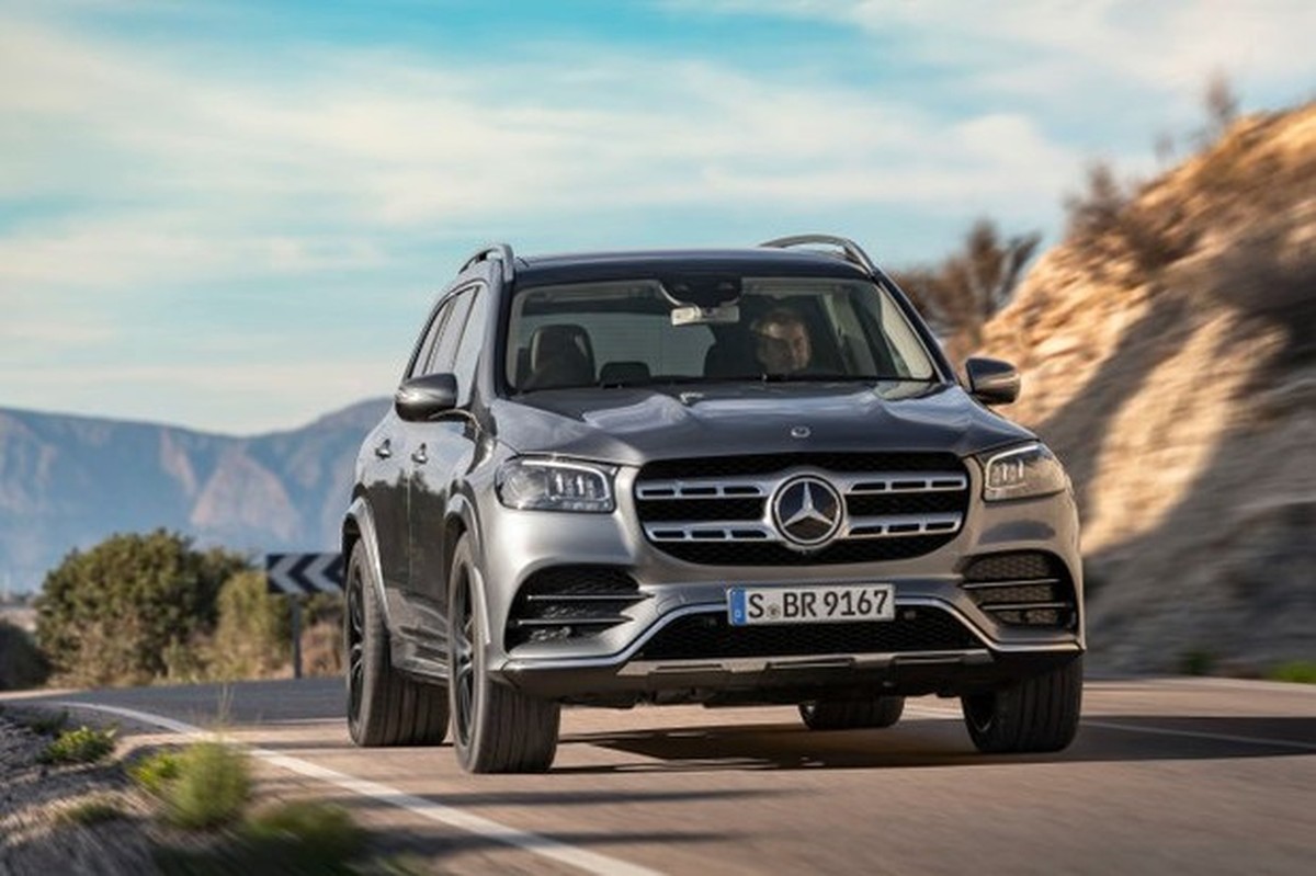 Mercedes-Benz reformula e estica o GLS na terceira geração