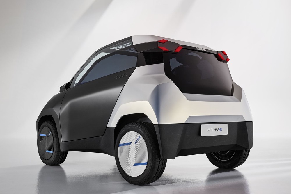 Novo minicarro da Toyota não tem pedais e até adolescentes podem dirigir