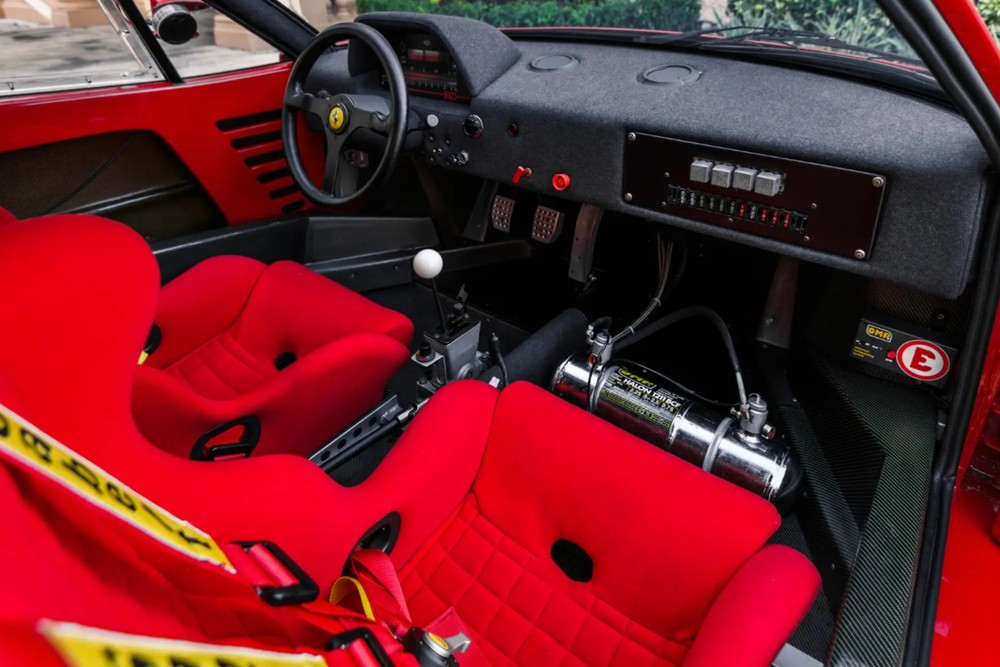 Ferrari F40 raríssima vai a leilão e preço pode chegar a R$ 48 milhões