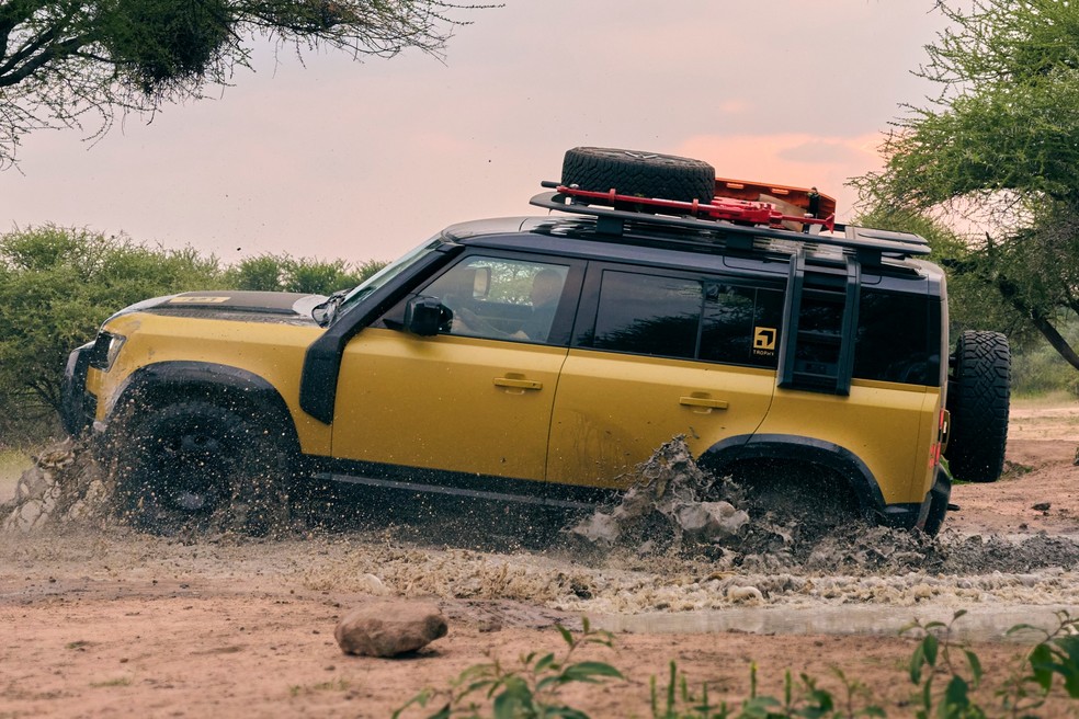 Land Rover Defender 110 tem série limitada por quase R$ 1 milhão no Brasil