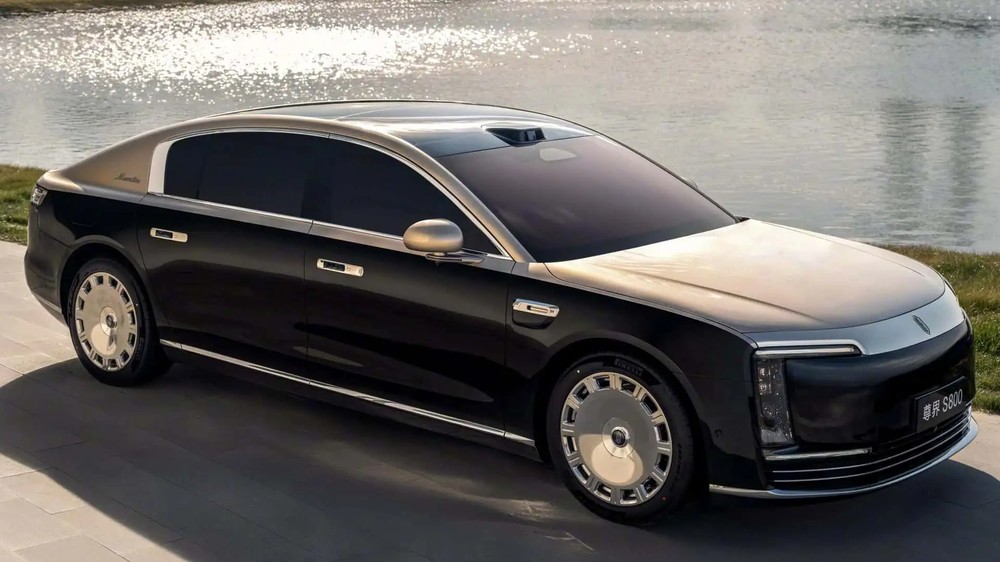 Carro da Huawei feito com a JAC anda de lado e custa R$ 800 mil