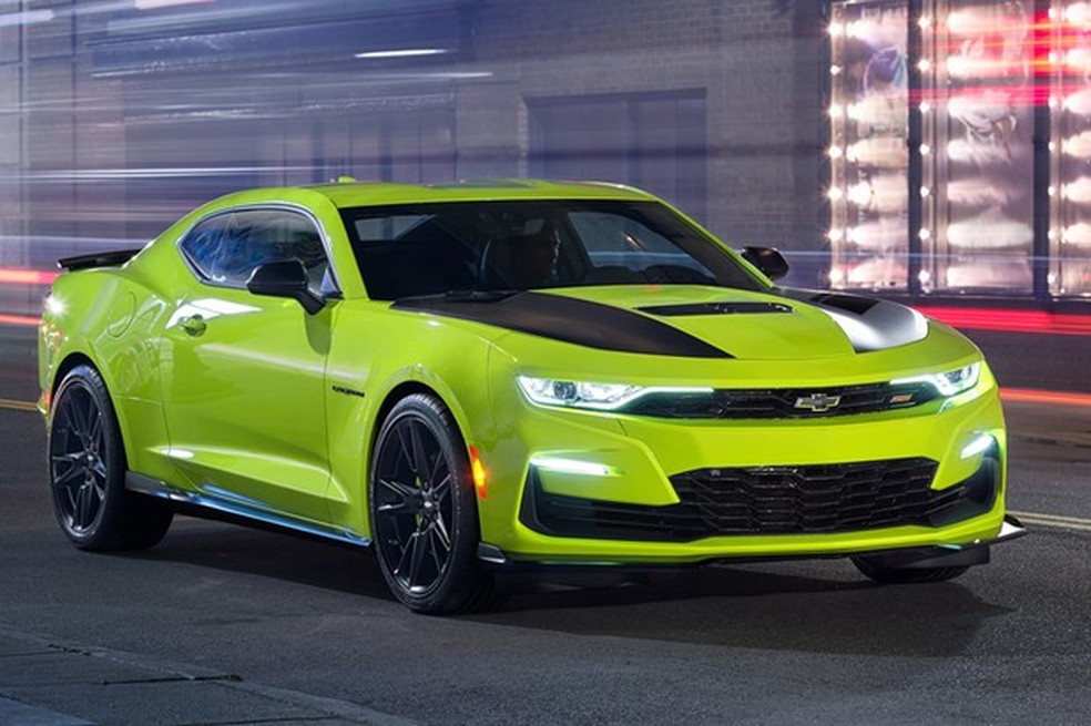 Chevrolet Camaro passa por novo facelift: design ousado não agradou