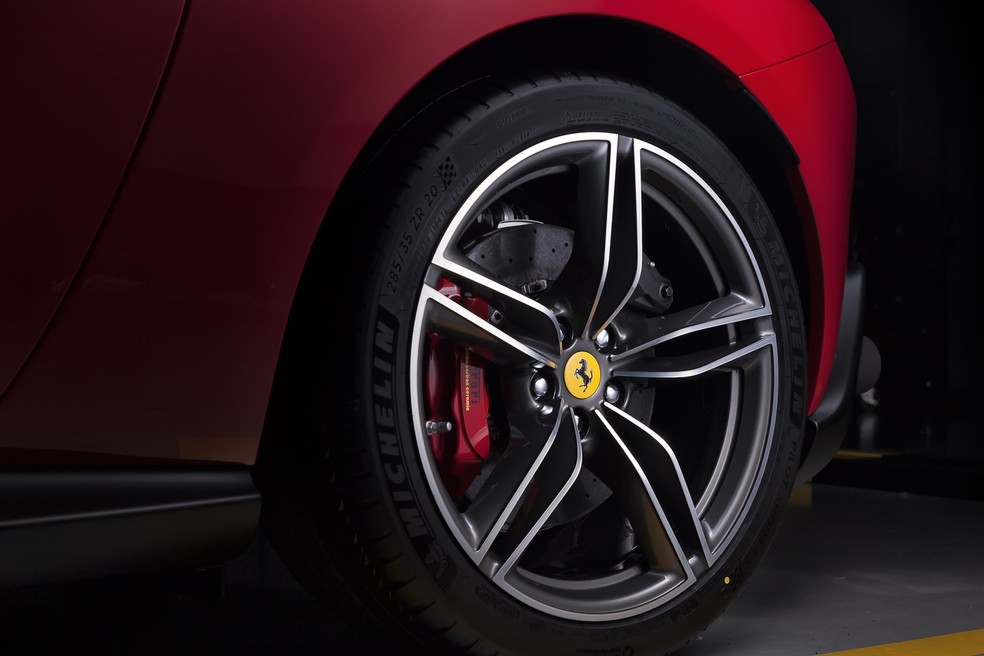 Nova Ferrari Roma chega ao Brasil pelo preço de R$ 3,3 milhões – duas ...