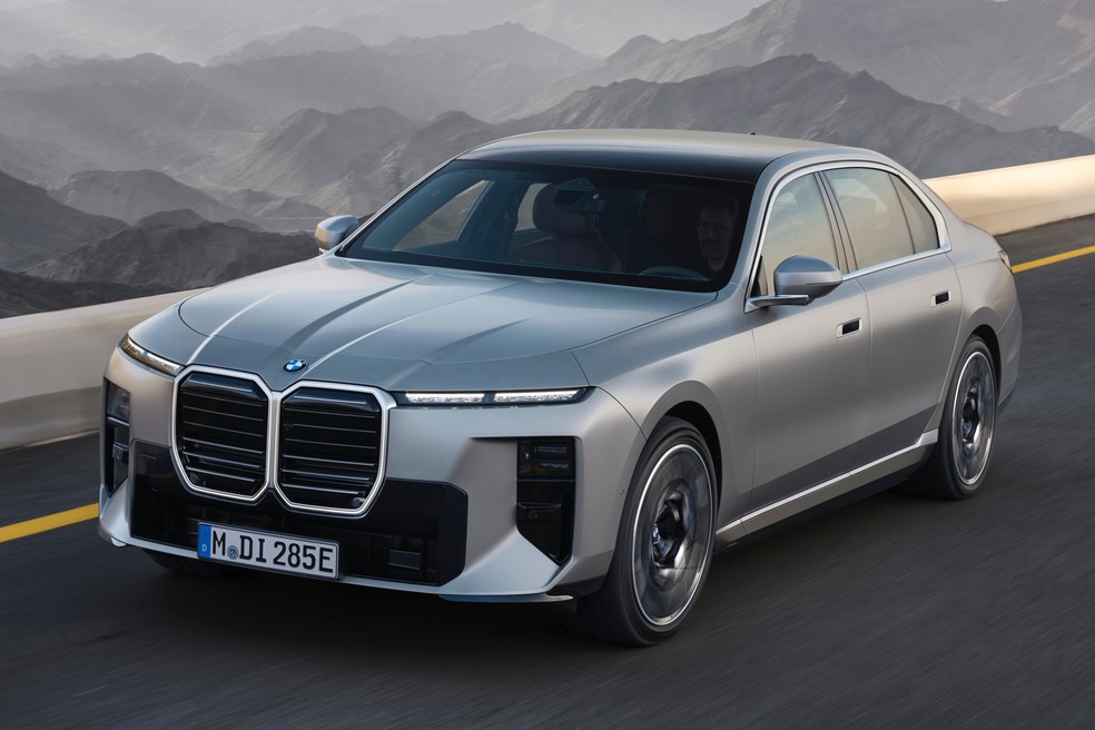 Novo BMW Série 7 tem painel do iX3 e dobra aposta no design ‘luxo exótico’
