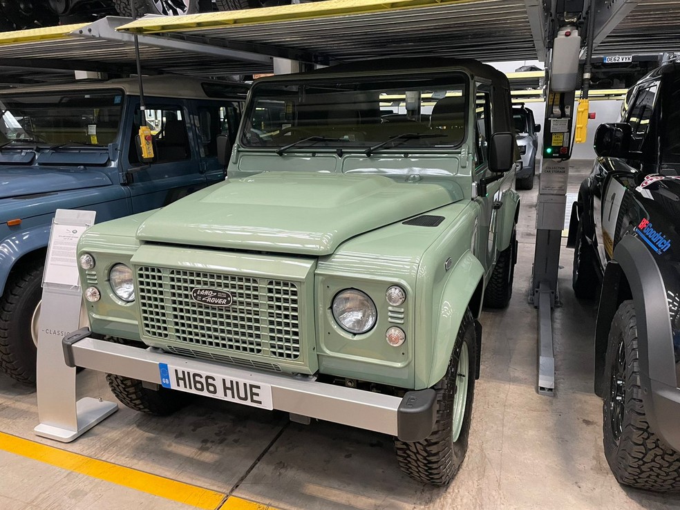 Acervo secreto tem carros do 007, 1° Land Rover e Jaguar de R$ 9 milhões