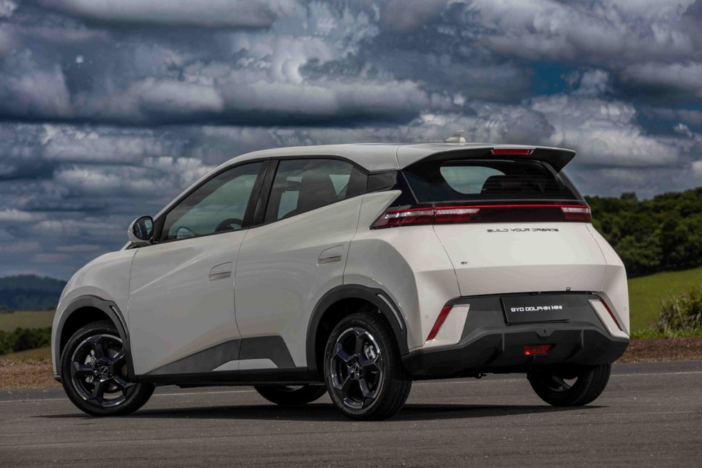 BYD Dolphin Mini estreia versão mais barata para taxistas e PCD