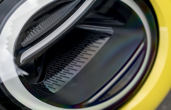 Teste: Novo Mini Cooper SE honra a tradição britânica, mesmo sendo chinês