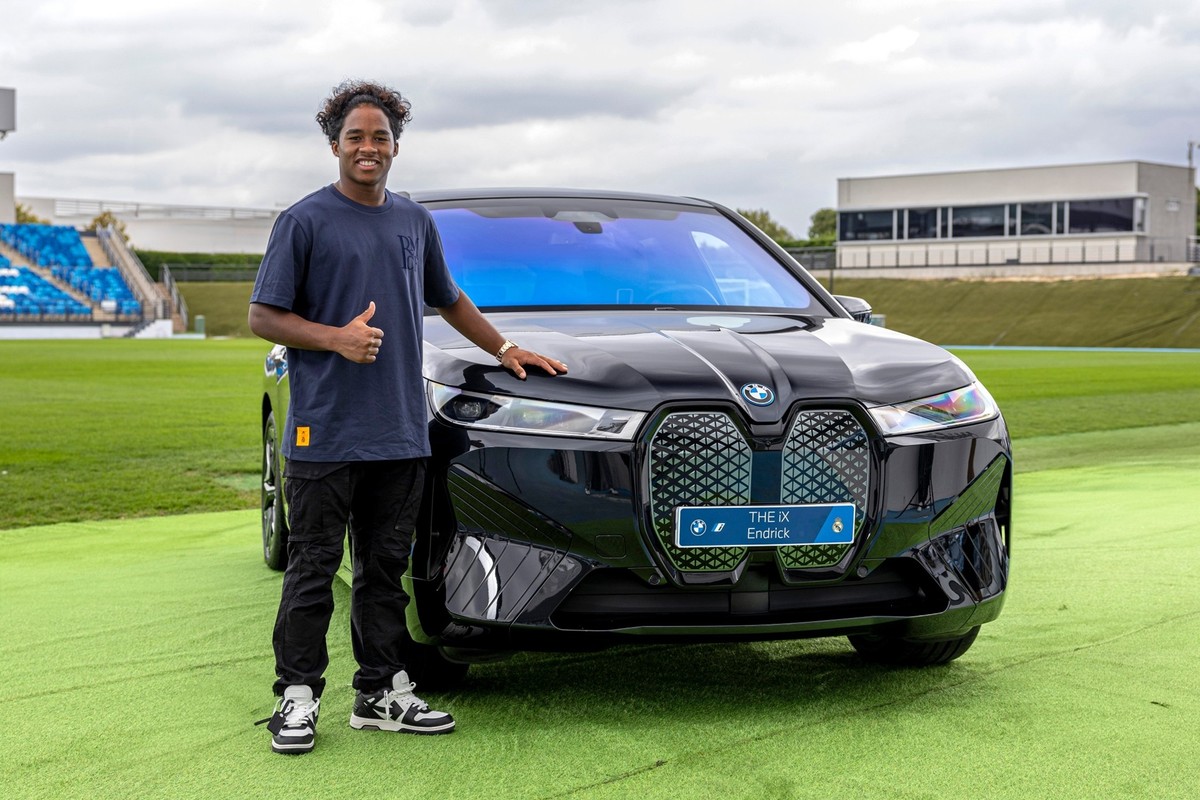 BMW iX elétrico de 523 cv é primeiro carro de Endrick no Real Madrid
