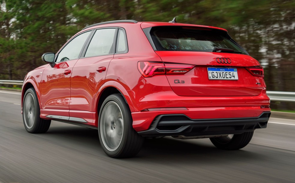 Audi Q3 2024 chega com novos equipamentos e série especial de aniversário