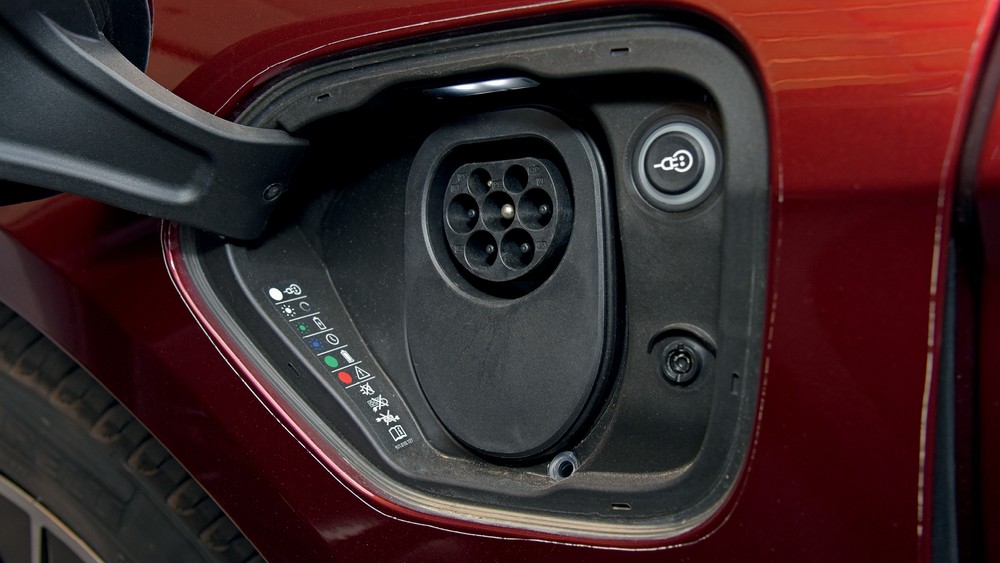 Tomada de carro elétrico: conheça os tipos de plugue de carregamento