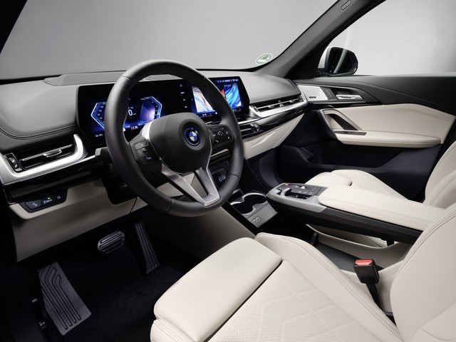 BMW iX1 de entrada chega mais caro que Volvo XC40; veja o preço