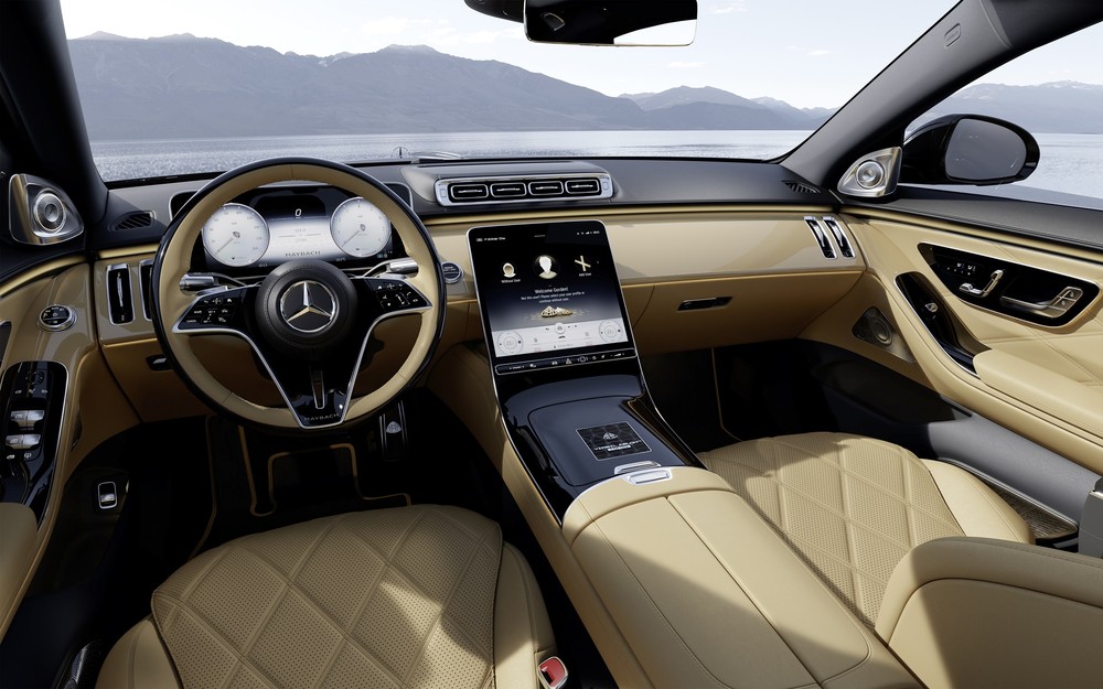 Vini Jr. exibe Mercedes raro de R$ 2,5 milhões feito por estilista famoso