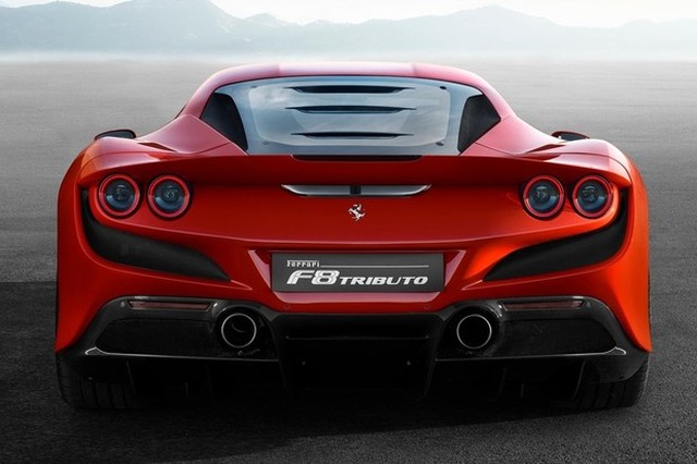 Astro da NFL, Patrick Mahomes presenteia esposa com Ferrari de mais de ...