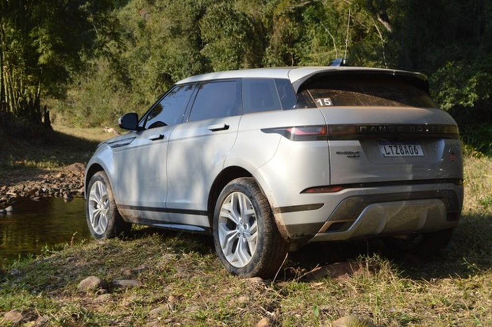 Teste: Novo Range Rover Evoque toma banho de lama, mas com classe