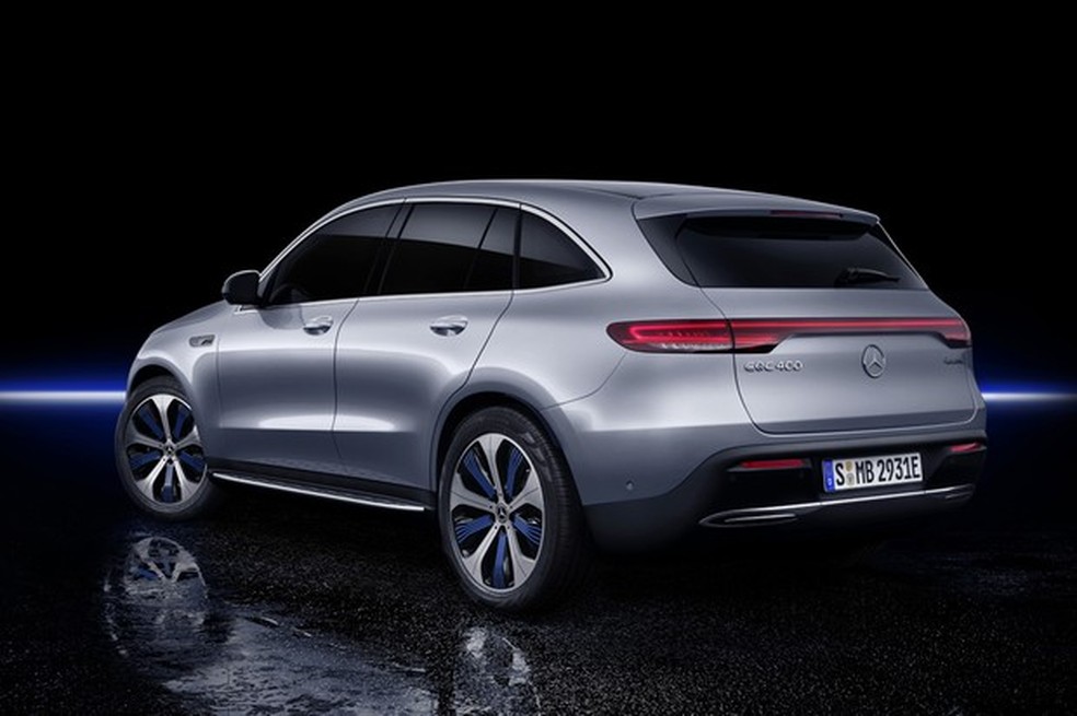 Dividindo opiniões, elétrico EQC é revelado pela Mercedes-Benz