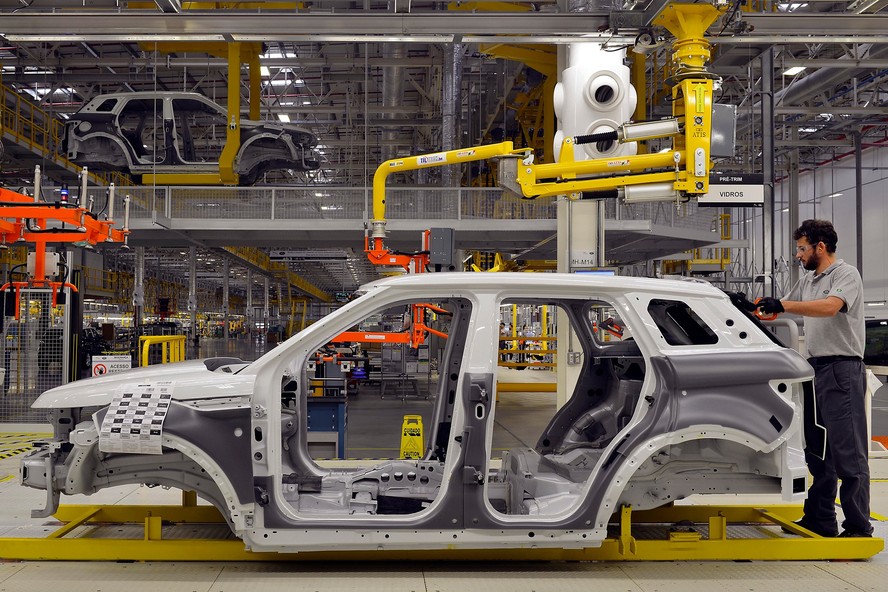 Omoda Jaecoo vai assumir fábrica da JLR para produzir carros no Brasil