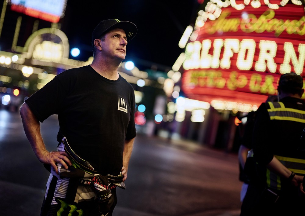 Piloto Ken Block morre aos 55 anos após acidente com moto de neve