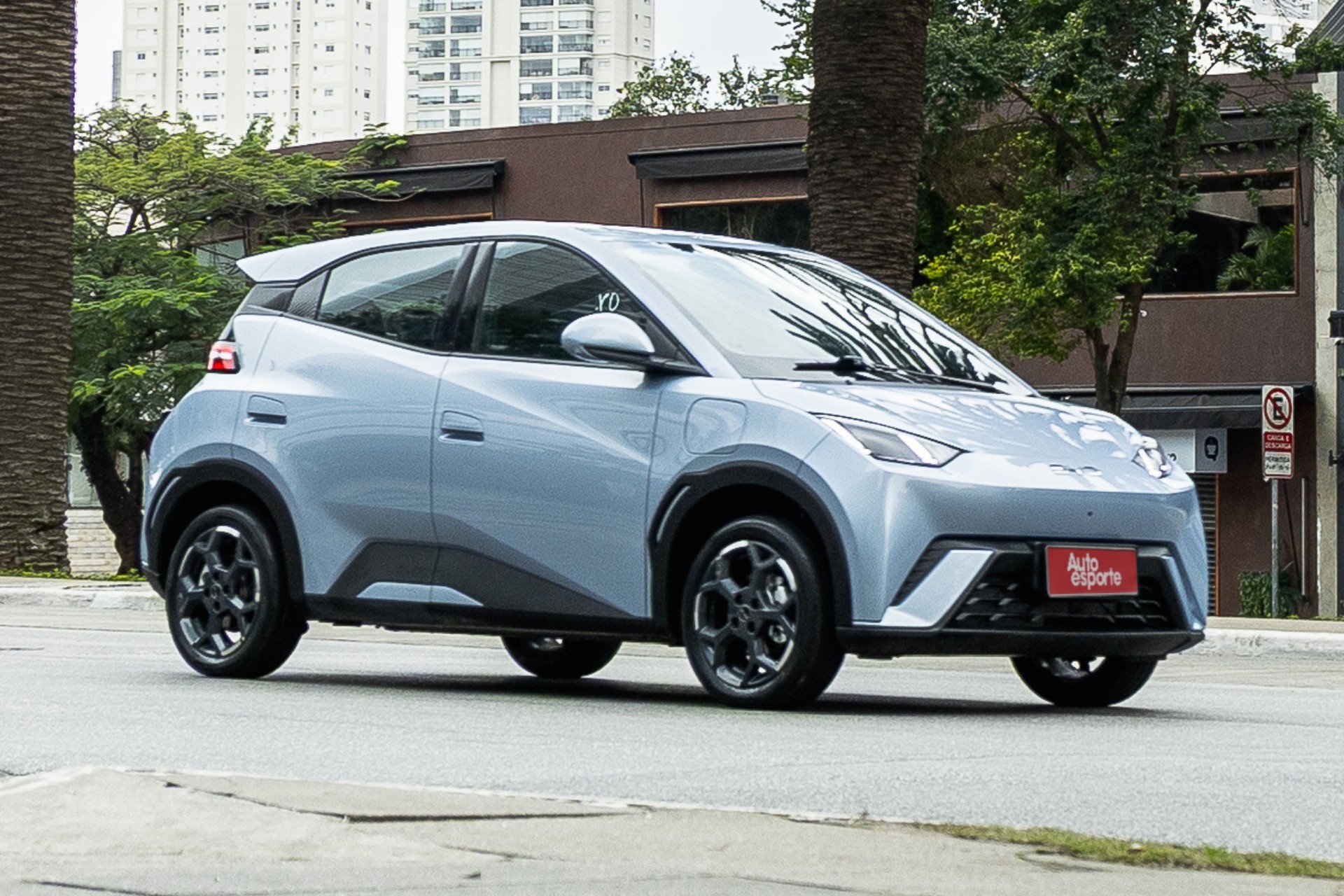 BYD Dolphin Mini volta a ter pneu de fábrica que não existe para reposição