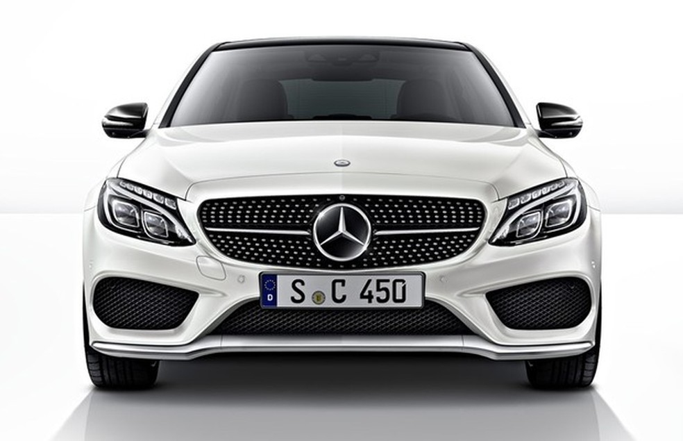Mercedes lança no Brasil nova versão C450 AMG por R$ 309.900