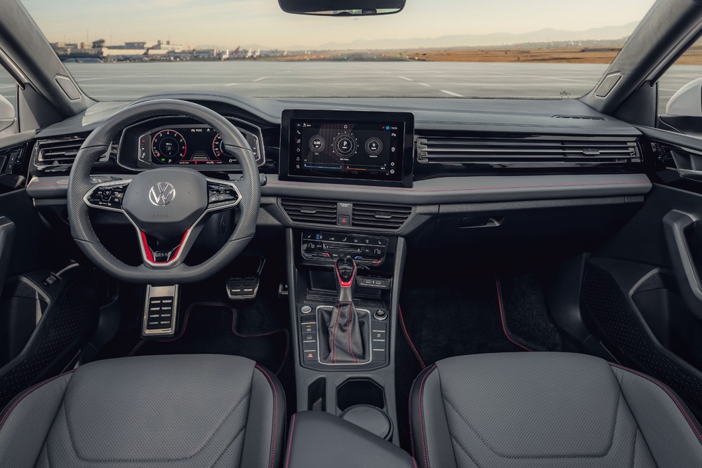 Novo Volkswagen Jetta GLi tem preço revelado no Brasil; veja quanto custa