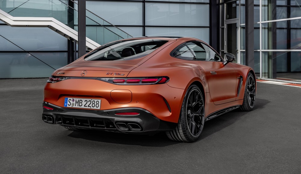 Mercedes-AMG GT híbrido tem 816 cv e é mais rápido que o AMG One