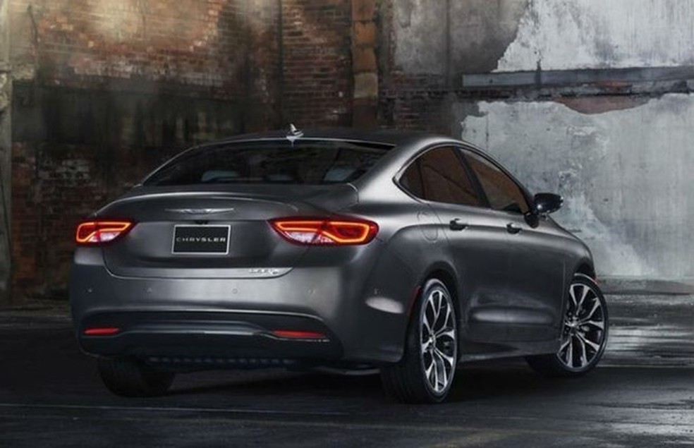 Imagens do novo Chrysler 200 vazam antes do lançamento oficial