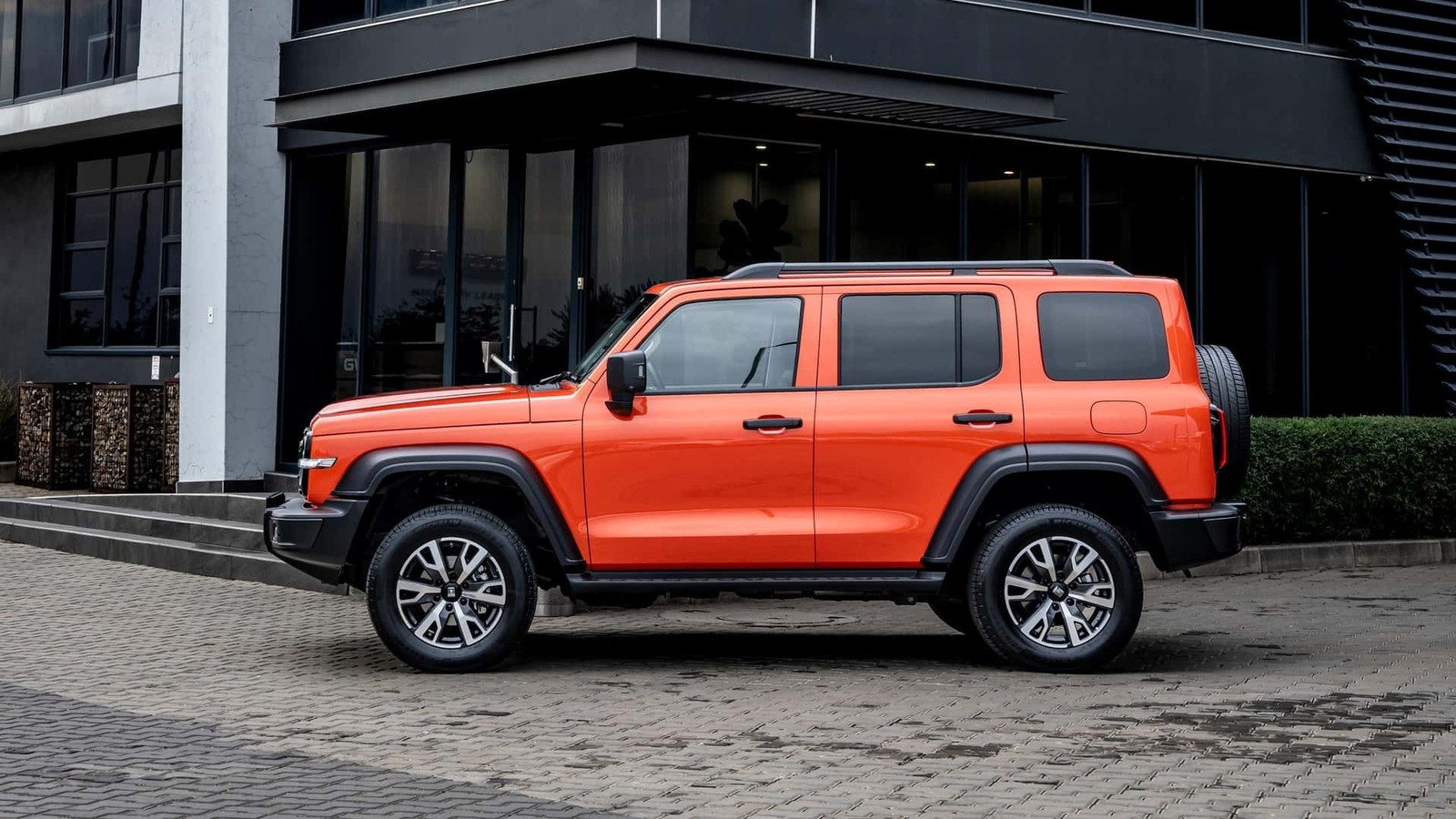 Flagra: GWM Tank 300 é Land Rover chinês que será lançado no Brasil em 2025