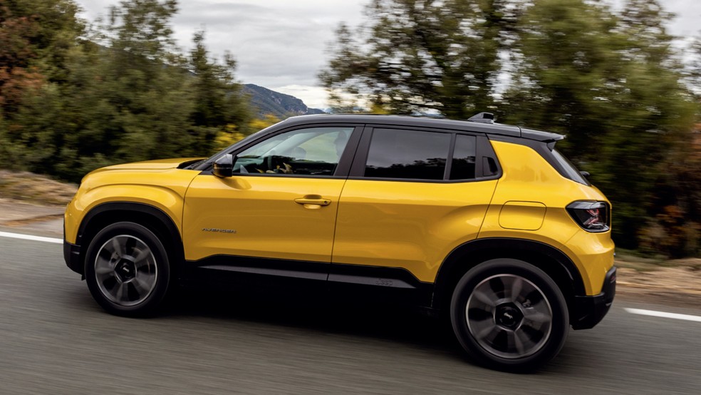 Jeep Avenger será produzido no RJ com motor híbrido; veja quando chega