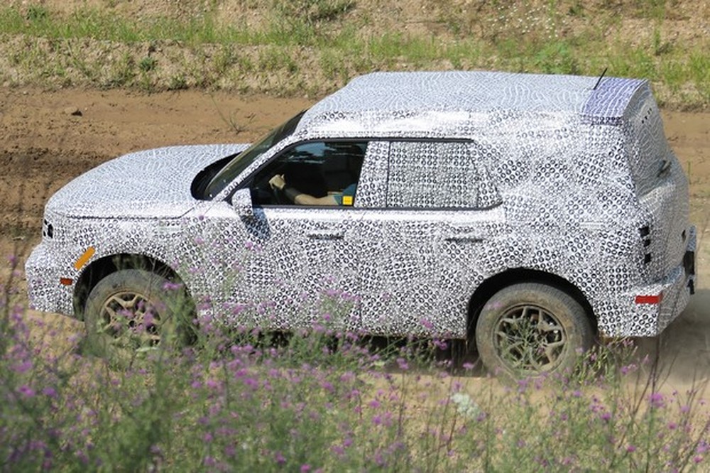Novo SUV Ford Adventurer é flagrado e pode vir para o Brasil