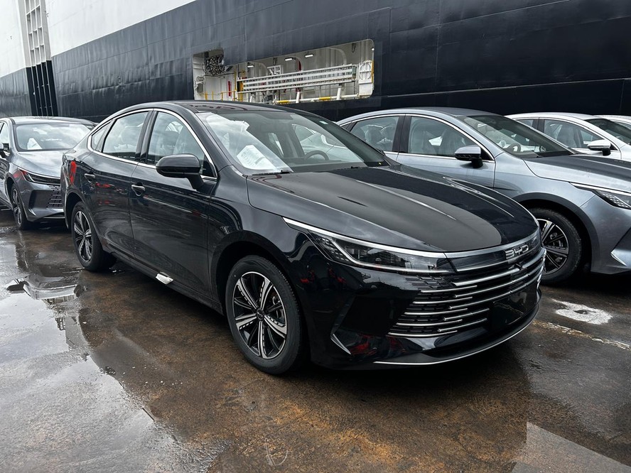 BYD King chega ao Brasil em 2 versões e quer brigar até com Virtus e City