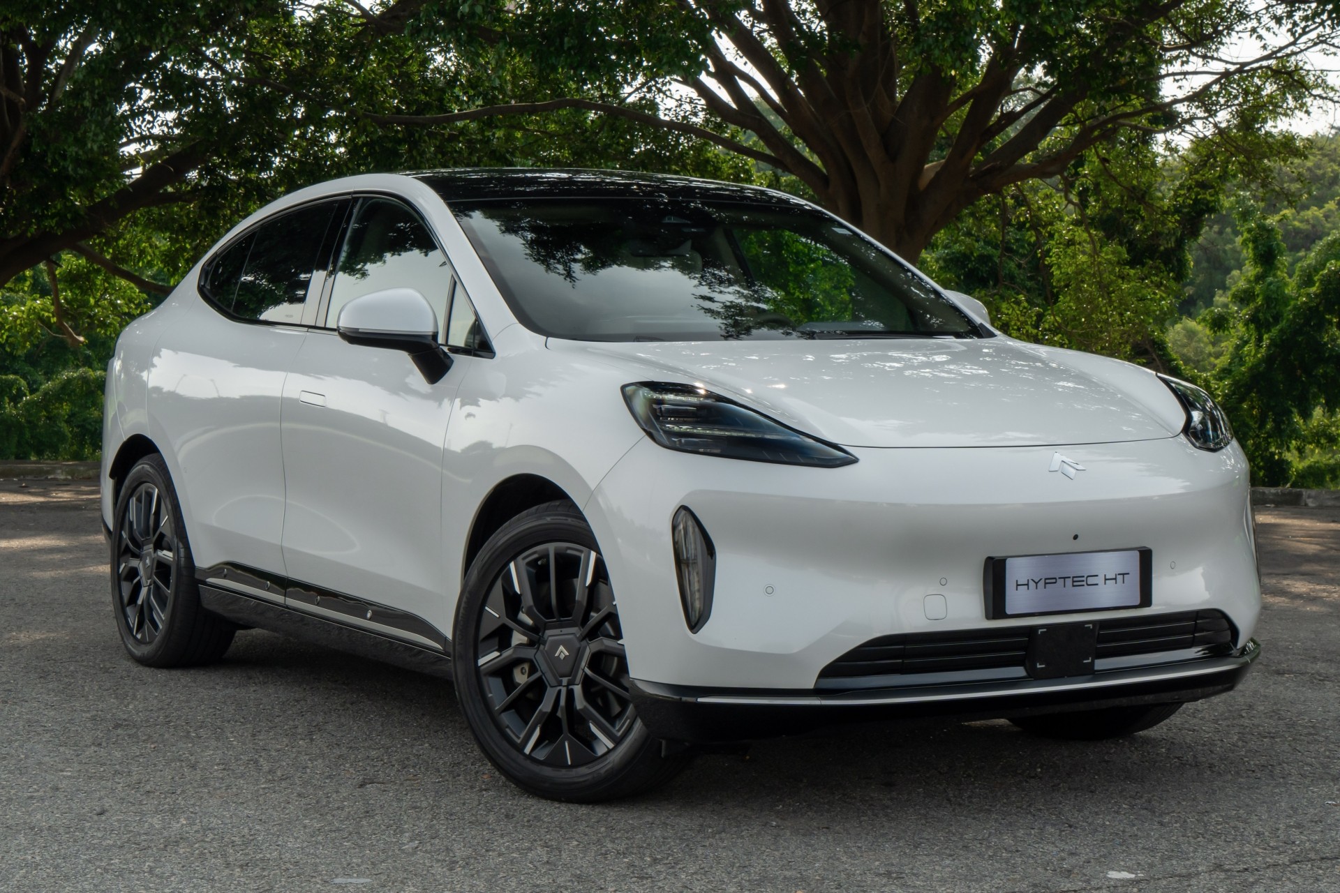 GAC Hyptec HT 2027 tem autonomia maior de 431 km e recarga em 15 minutos