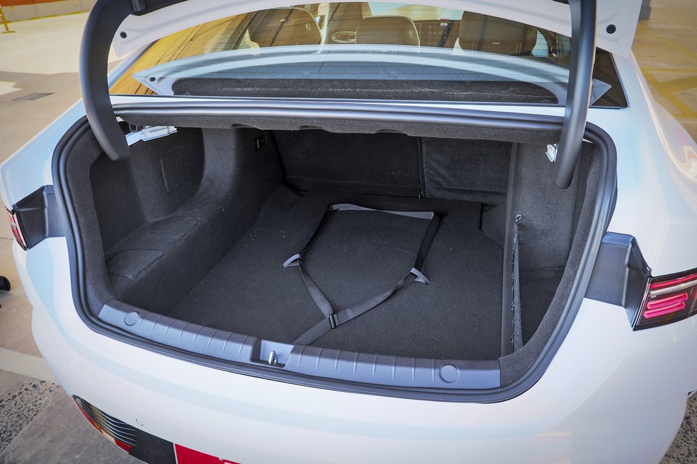 Comparativo: BYD King consegue roubar a coroa do Toyota Corolla híbrido?