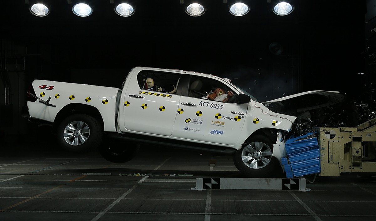 Novas Toyota Hilux e SW4 conseguem nota máxima no teste de colisão