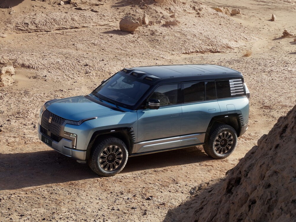 BYD revela jipão de luxo que flutua na água, anda de lado e tem mais de ...