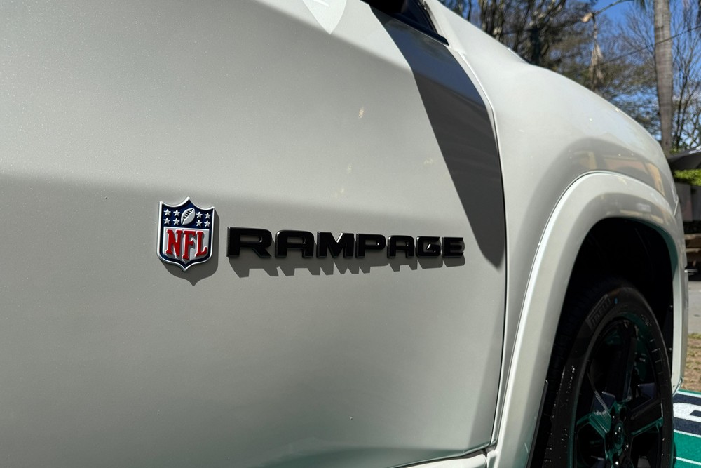 Ram Rampage R/T NFL Edition chega para agradar fãs de futebol americano