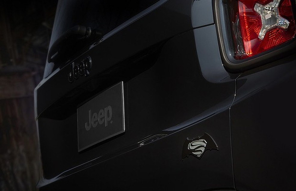 Jeep Renegade ganha edição especial de Batman vs Superman
