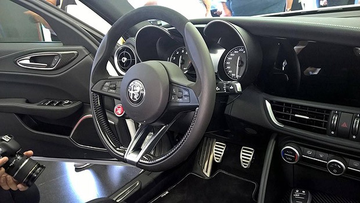 Vazam fotos do interior do novo Alfa Romeo Giulia
