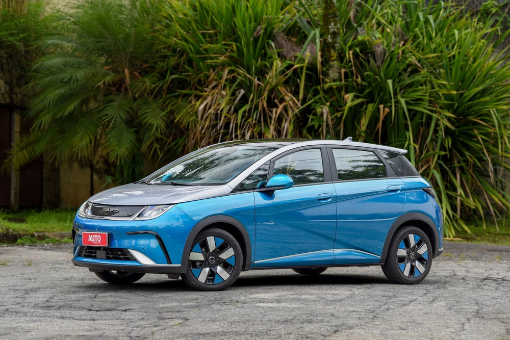 BYD Dolphin Plus tem mais autonomia e segurança, mas custa R$ 30 mil ...