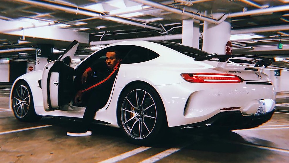 Lewis Hamilton: heptacampeão da F1 pela Mercedes anda de Ferrari ...