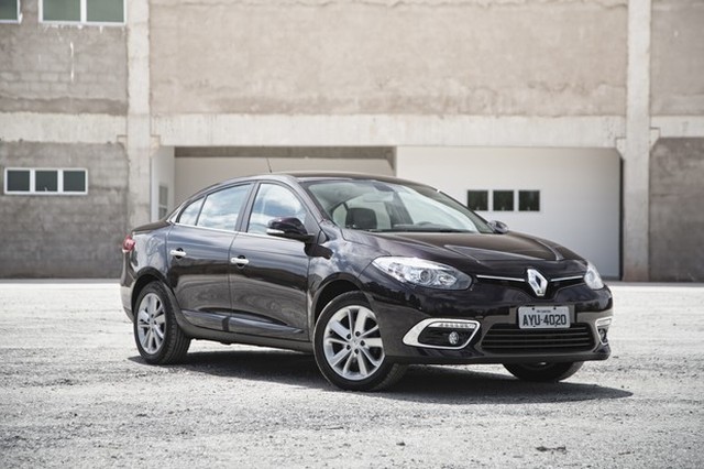 Renault Fluence perde versões e passa dos R$ 100 mil na topo de linha