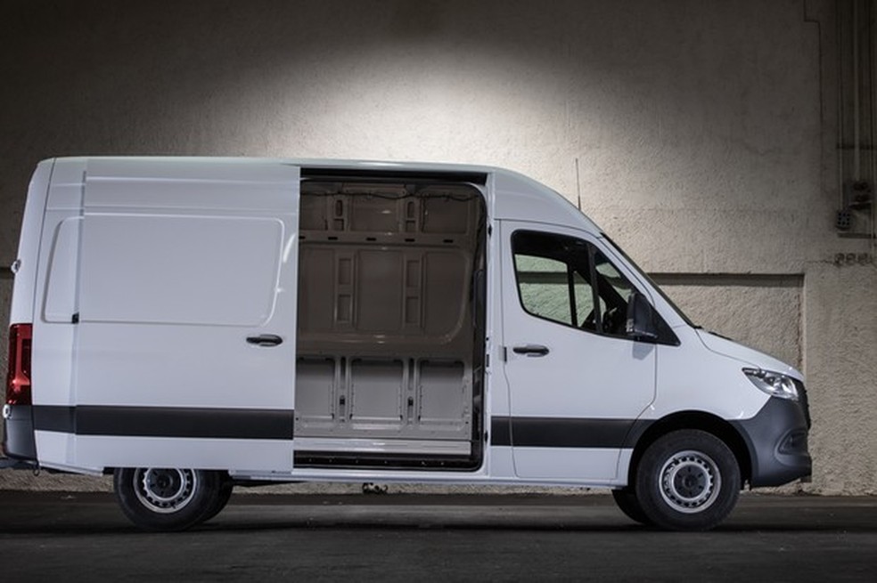 Mercedes apresenta a nova geração da Sprinter, mas vendas só começam em ...