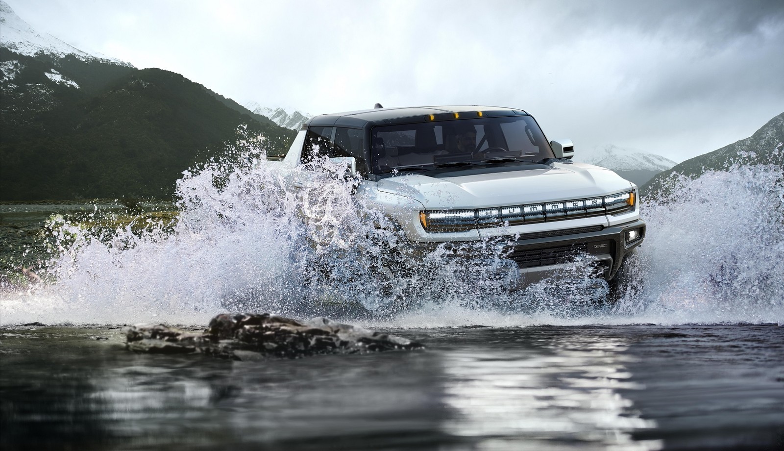 Hummer volta com jipão elétrico de 1.000 cv capaz de andar de lado e ...
