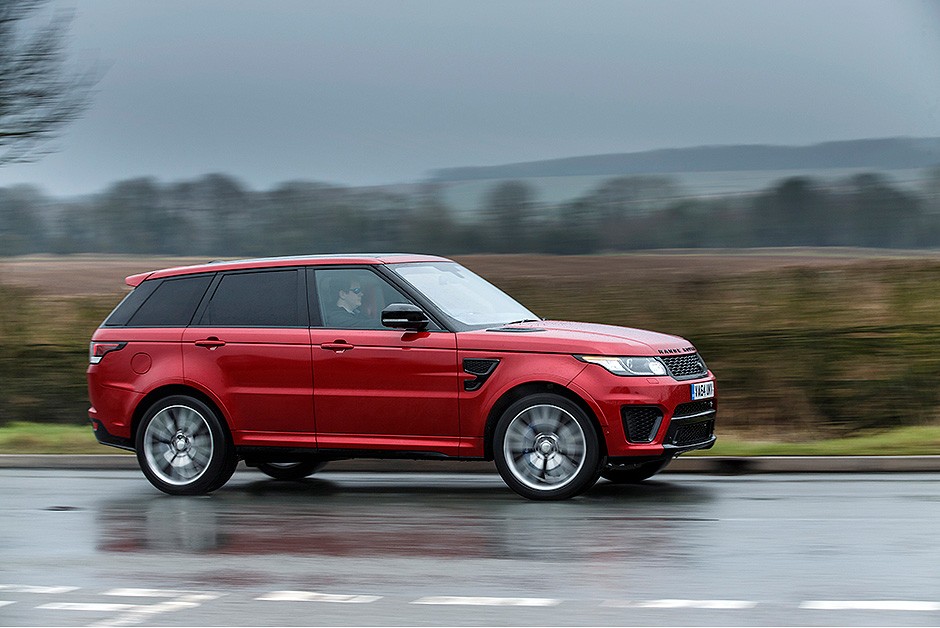 Na pista com o Land Rover Range Rover Sport SVR