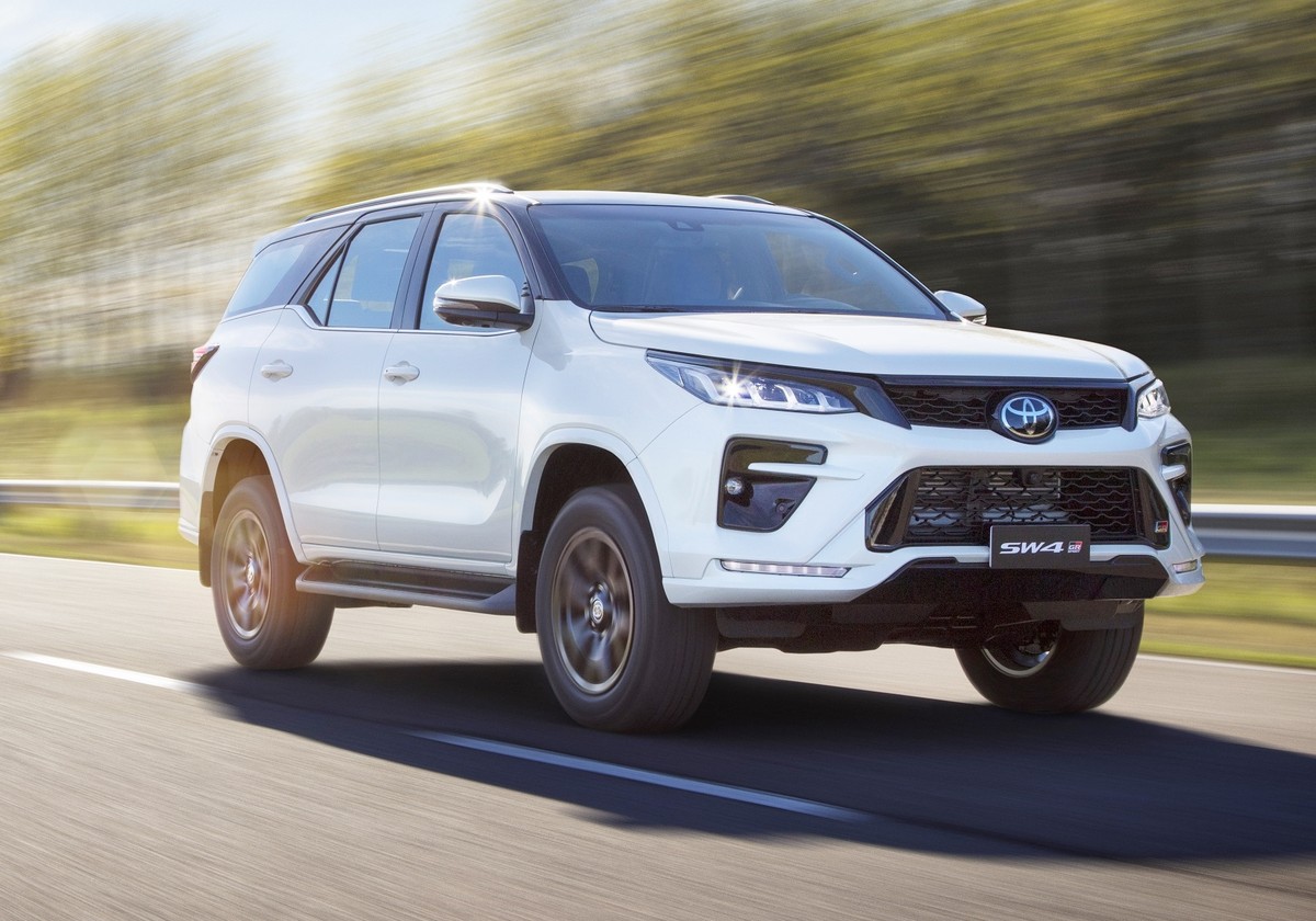 Teste rápido: Toyota SW4 GR-S vai além do visual esportivo, mas tem ...