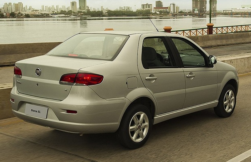 Fiat Siena e Idea encarecem na linha 2015