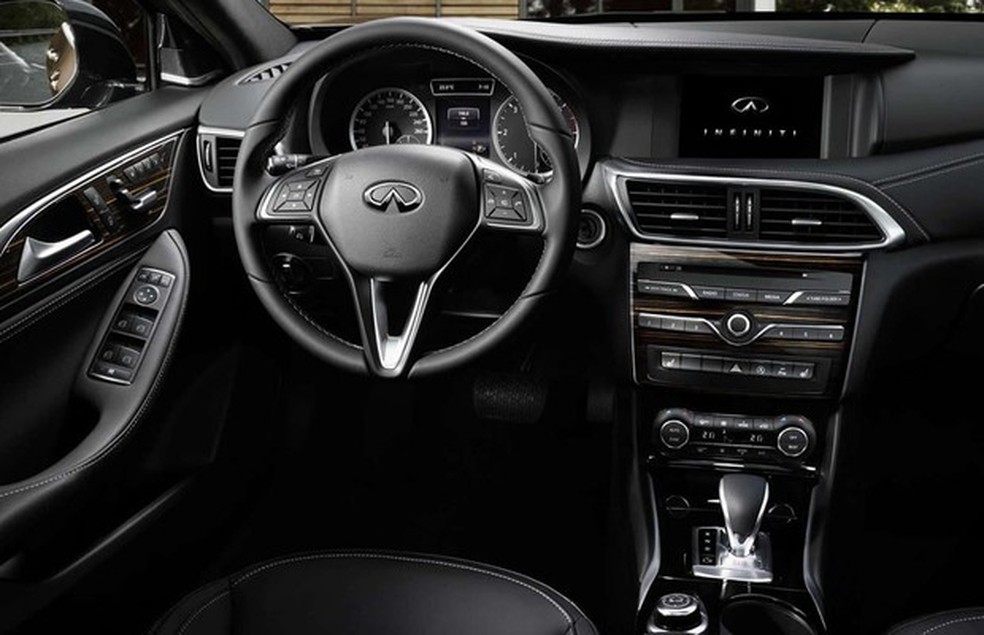 Infiniti revela imagens oficiais de interior do hatch Q30