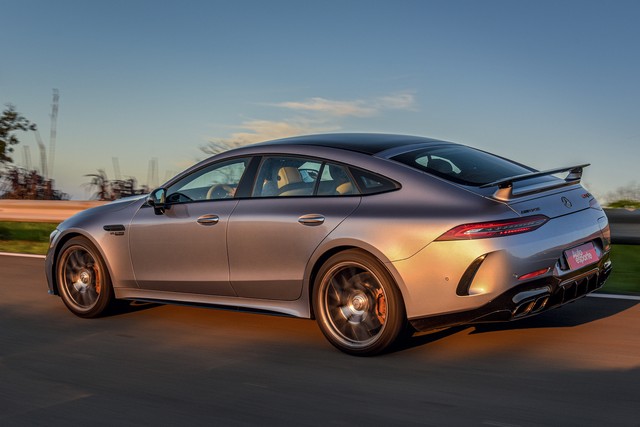 teste-mercedes-amg-gt-63-s-e-performance-te-faz-sentir-piloto-de-f1