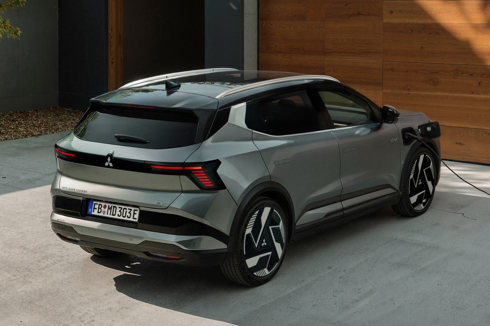 Mitsubishi Eclipse Cross muda tudo e vira elétrico clone do Renault Scénic