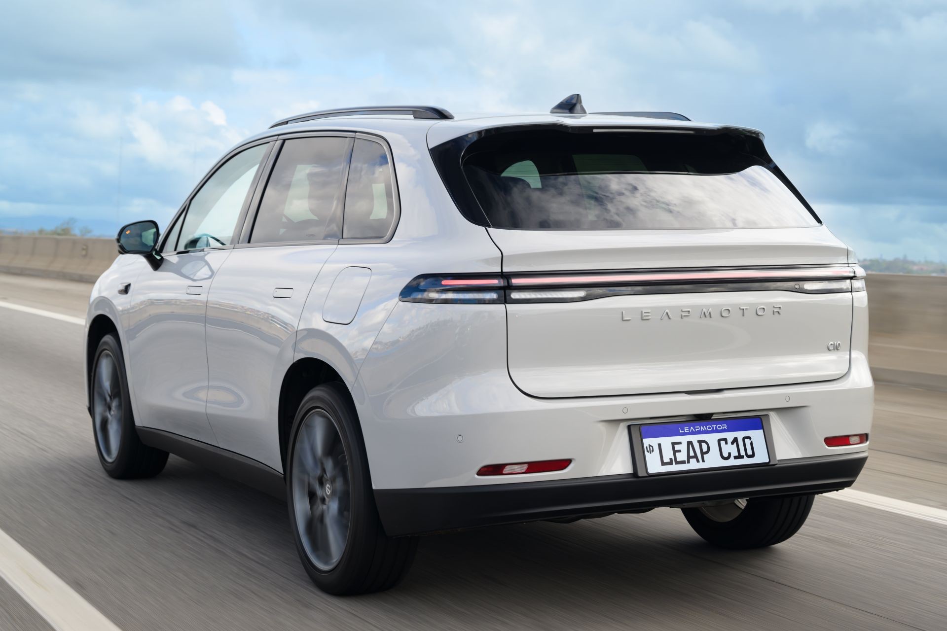 Afinal, o Leapmotor C10 REEV é híbrido ou elétrico? Entenda a tecnologia