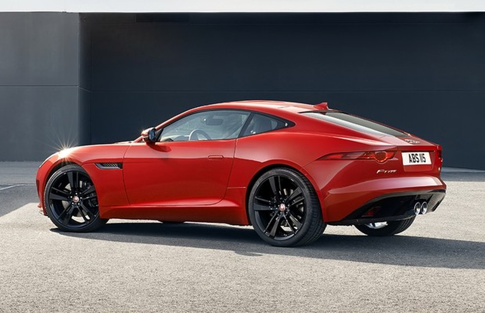 F-Type Coupé, a fera chegou